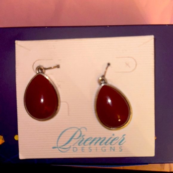 Premier Designs | Jewelry | Premier Design Maroon Tear Drop Earrings ...
